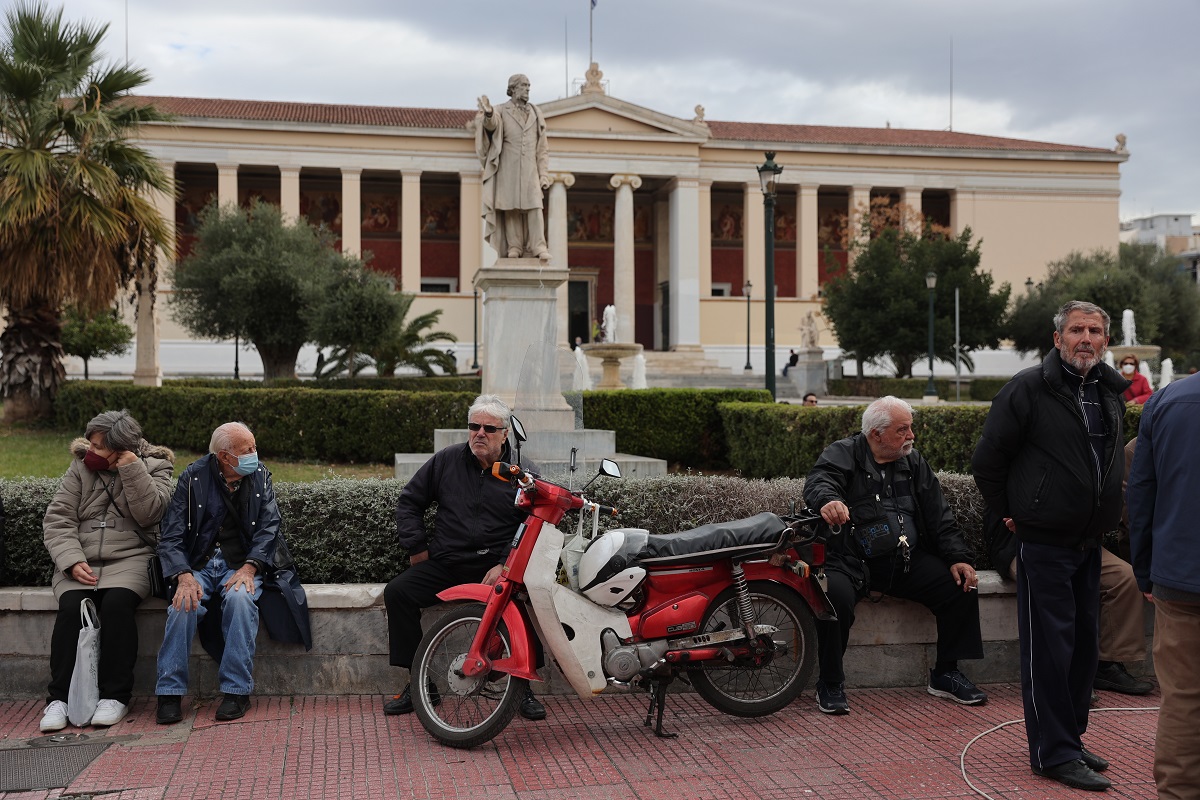 Συντάξεις Ιανουαρίου 2023: Νωρίτερα τα λεφτά στα ATM - Πότε πληρώνονται ...